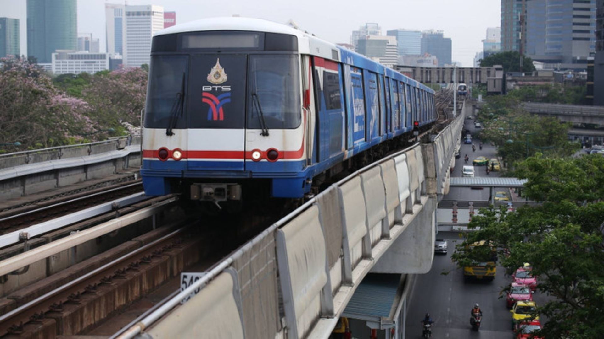 Free urban train and bus services from Saturday to ease pollution