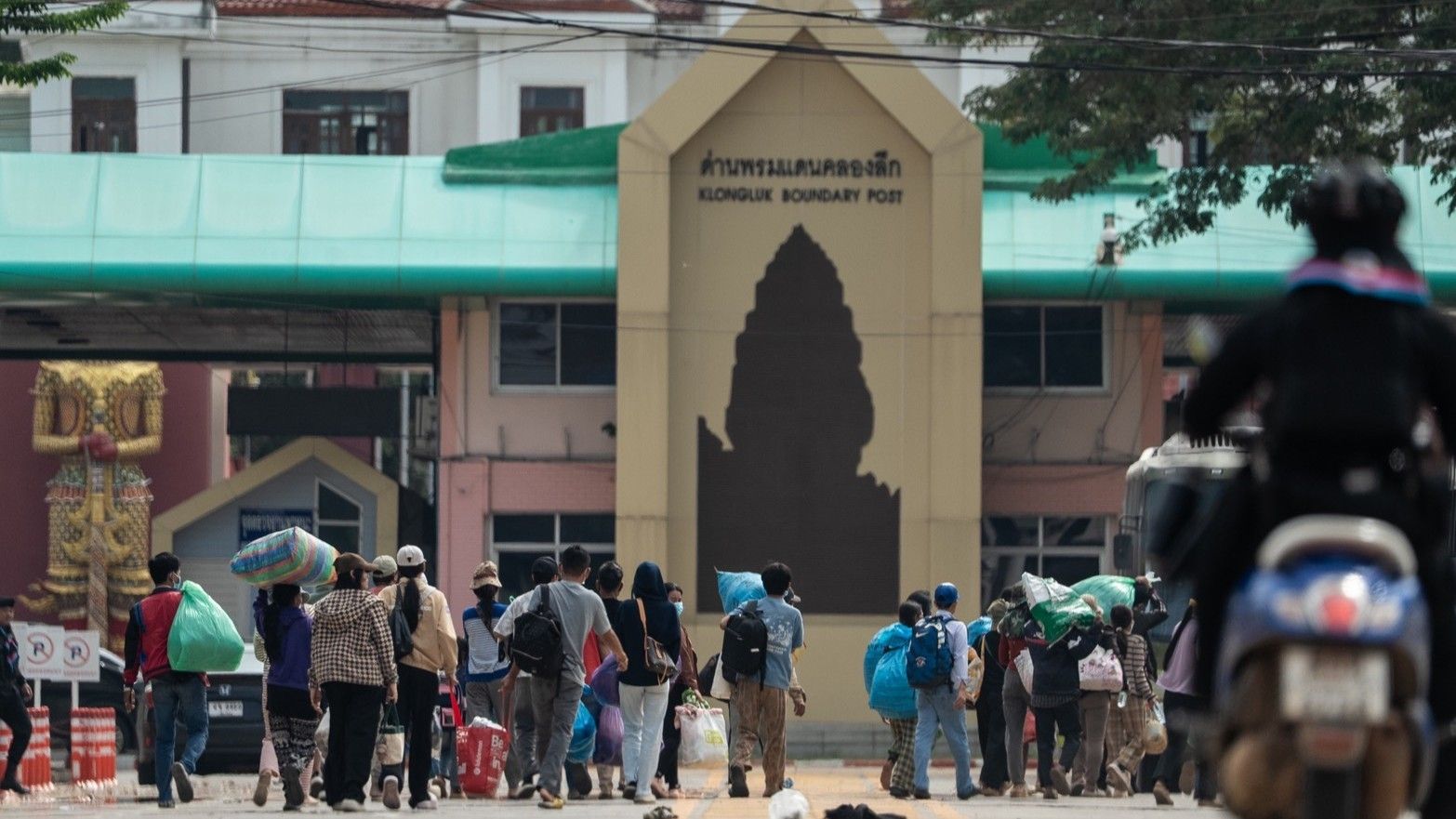 Border fighting continues for a fifth day