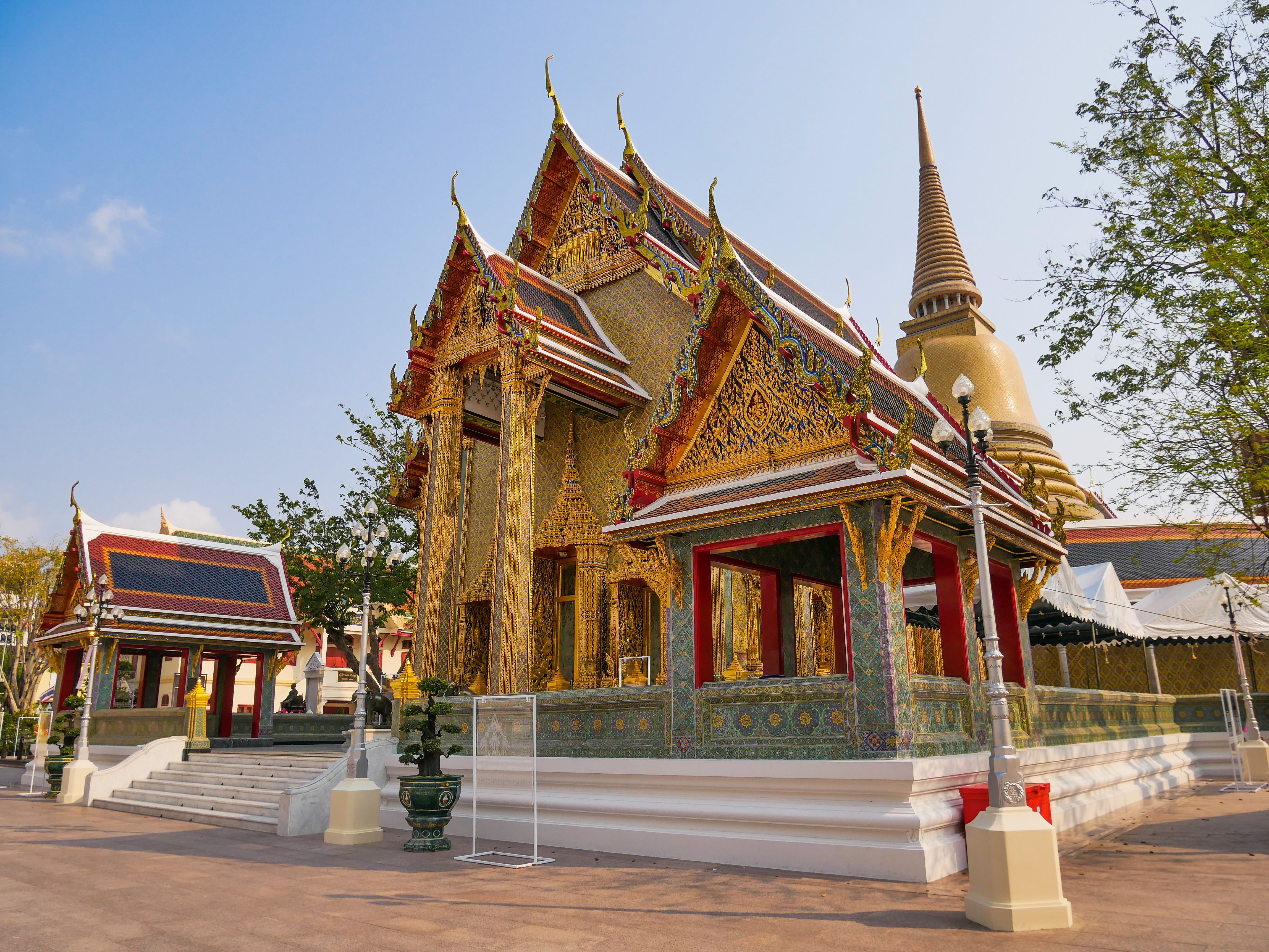 Ratchabophit Temple bans wedding photos and more