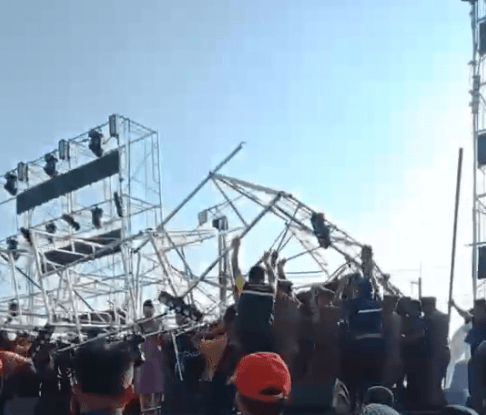 Stage backdrop collapses, injuring deputy interior minister in Yasothon