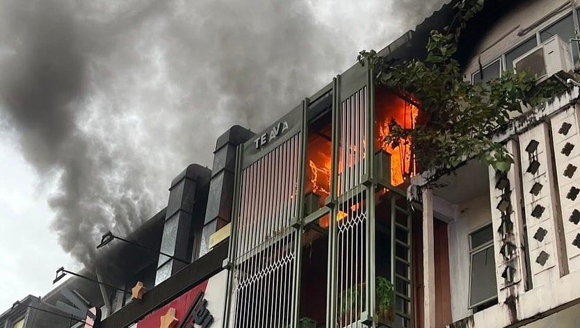 BREAKING: Siam Square on fire