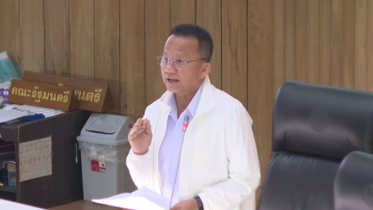 Public health minister promises fair treatment for Dr Supat