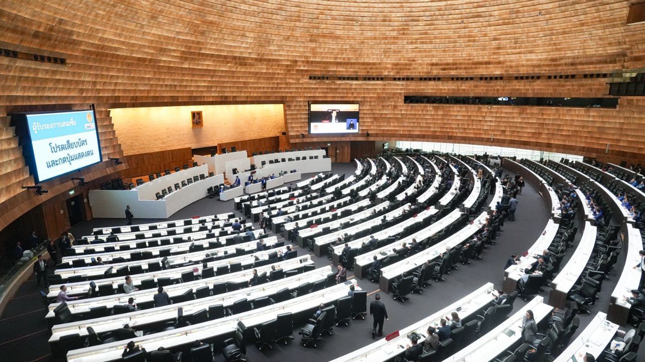 House votes to bring forward the vote for the new PM