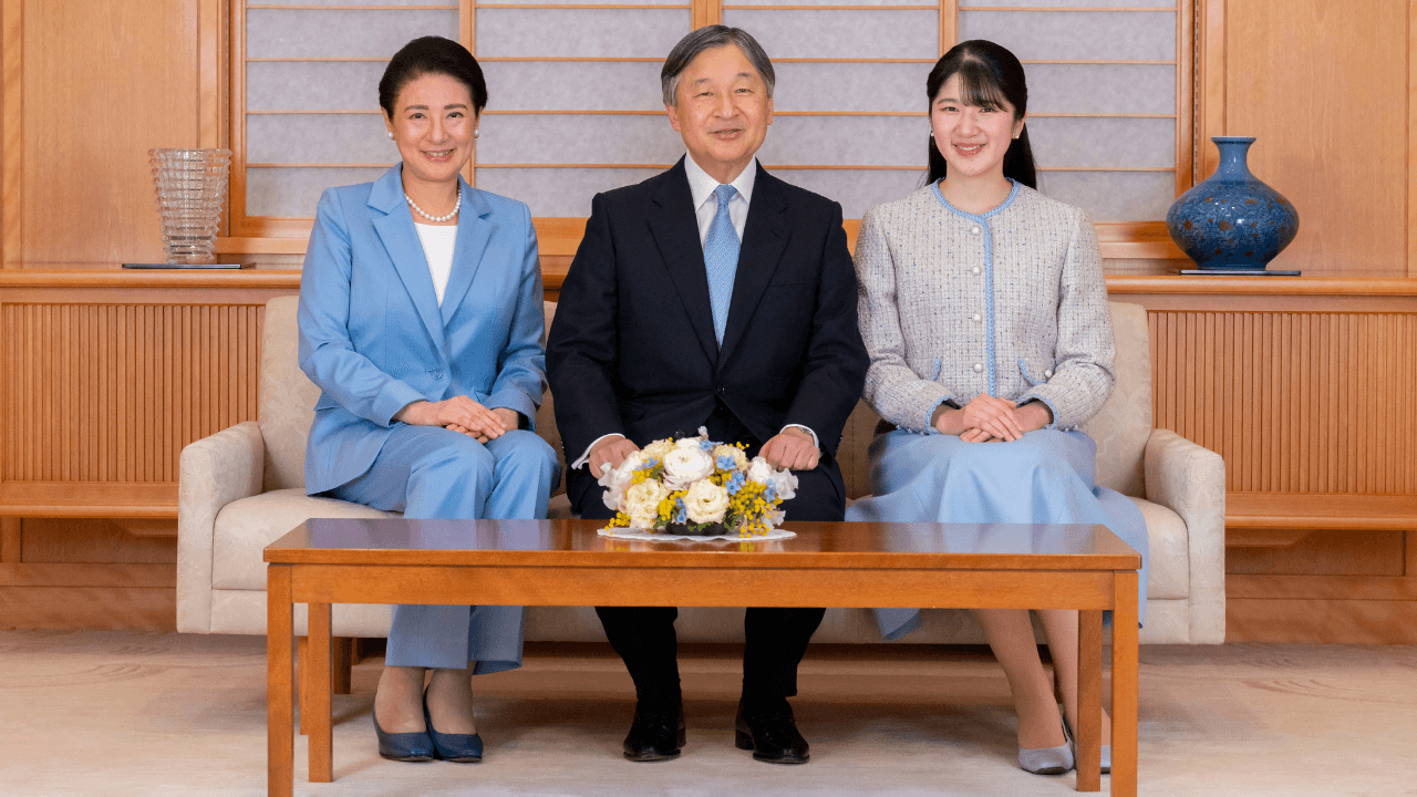 Japan PM opposes changing male-only imperial succession