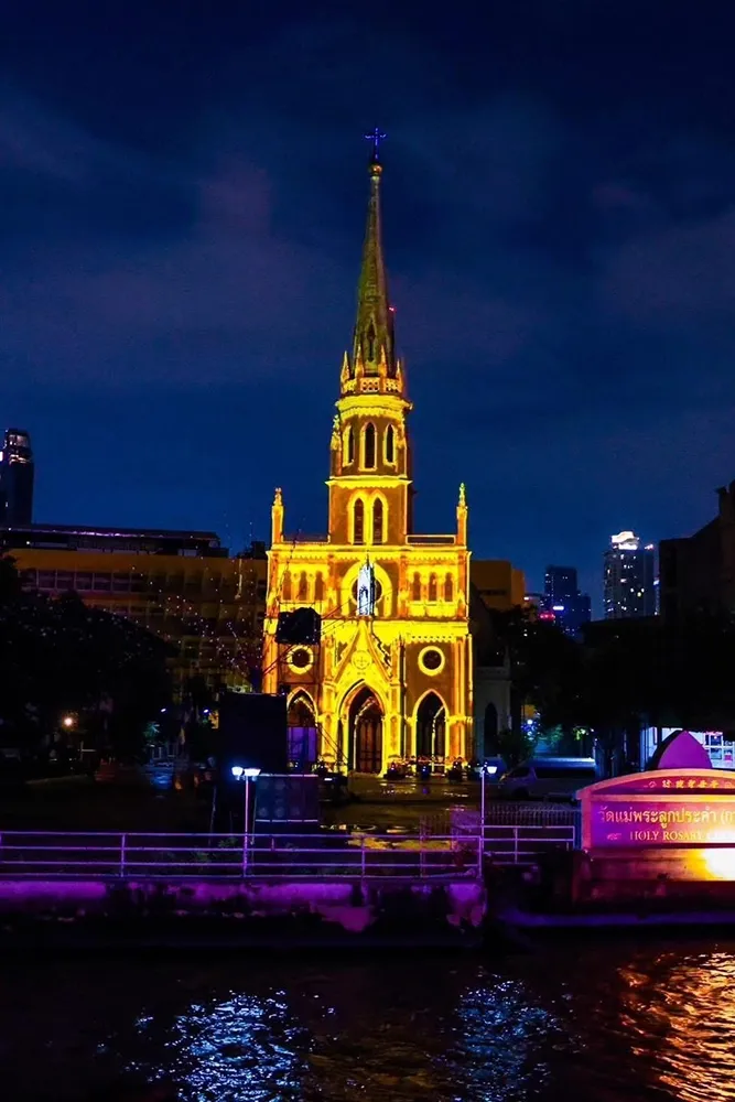 Lighting up the Chao Phraya