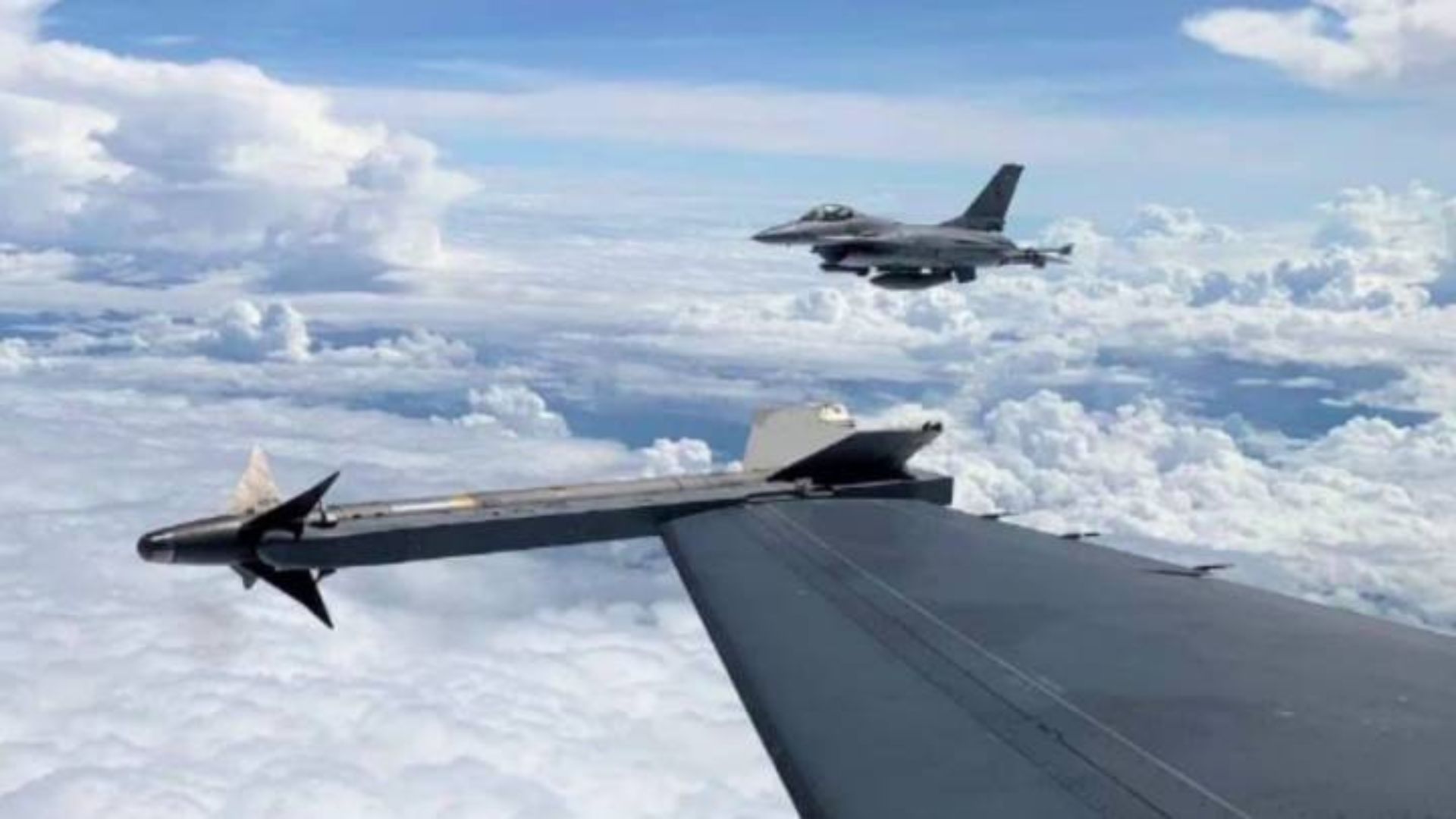 Two F16s sent to intercept Myanmar aircraft near border in Tak province