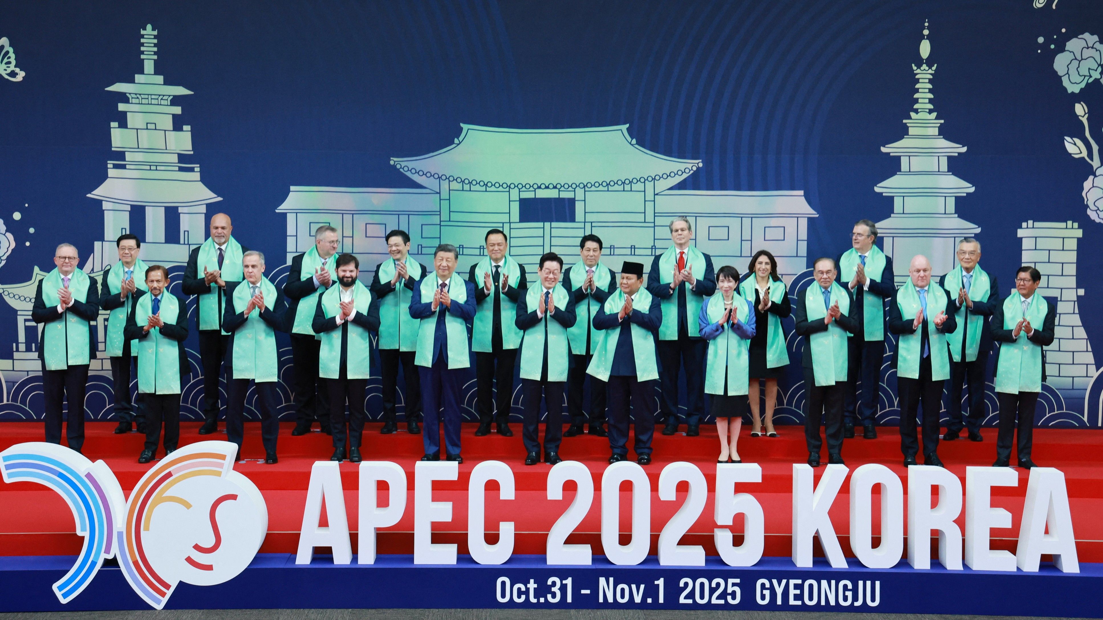 APEC leaders pledge support amid global headwinds