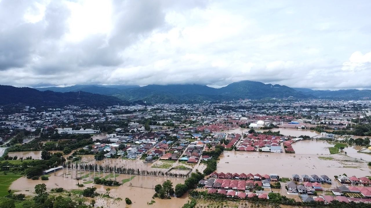 Massive amounts of support reaches flood victims in Chiang Rai