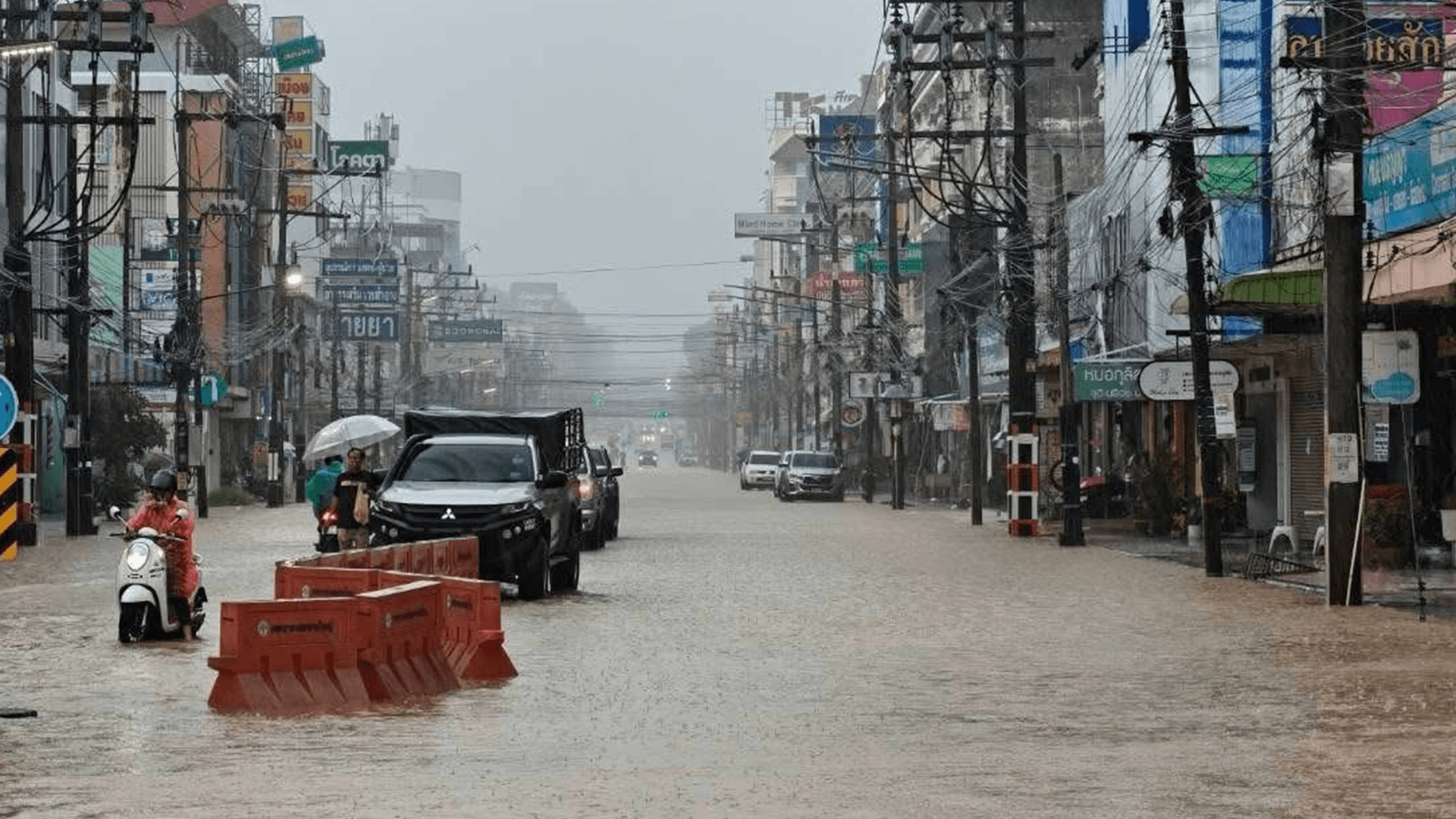 Flash floods strand tourists in Hat Yai