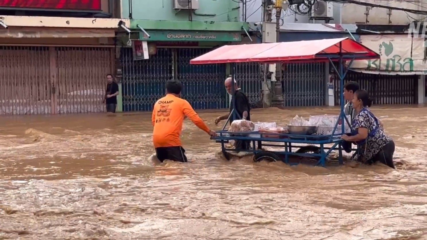Three boys rescued as flooding continues in Lom Sak