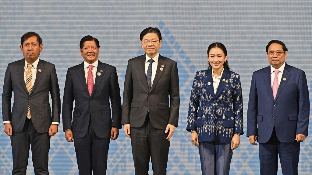 ASEAN summit urges end to Myanmar violence but struggles for solutions