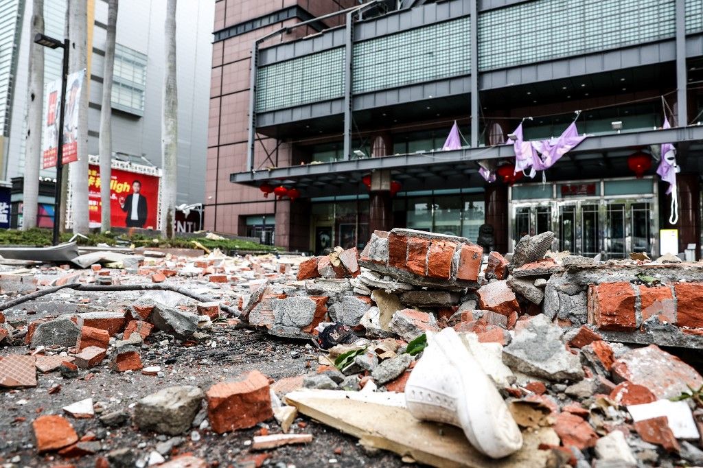 Suspected gas explosion kills four at Taiwan department store