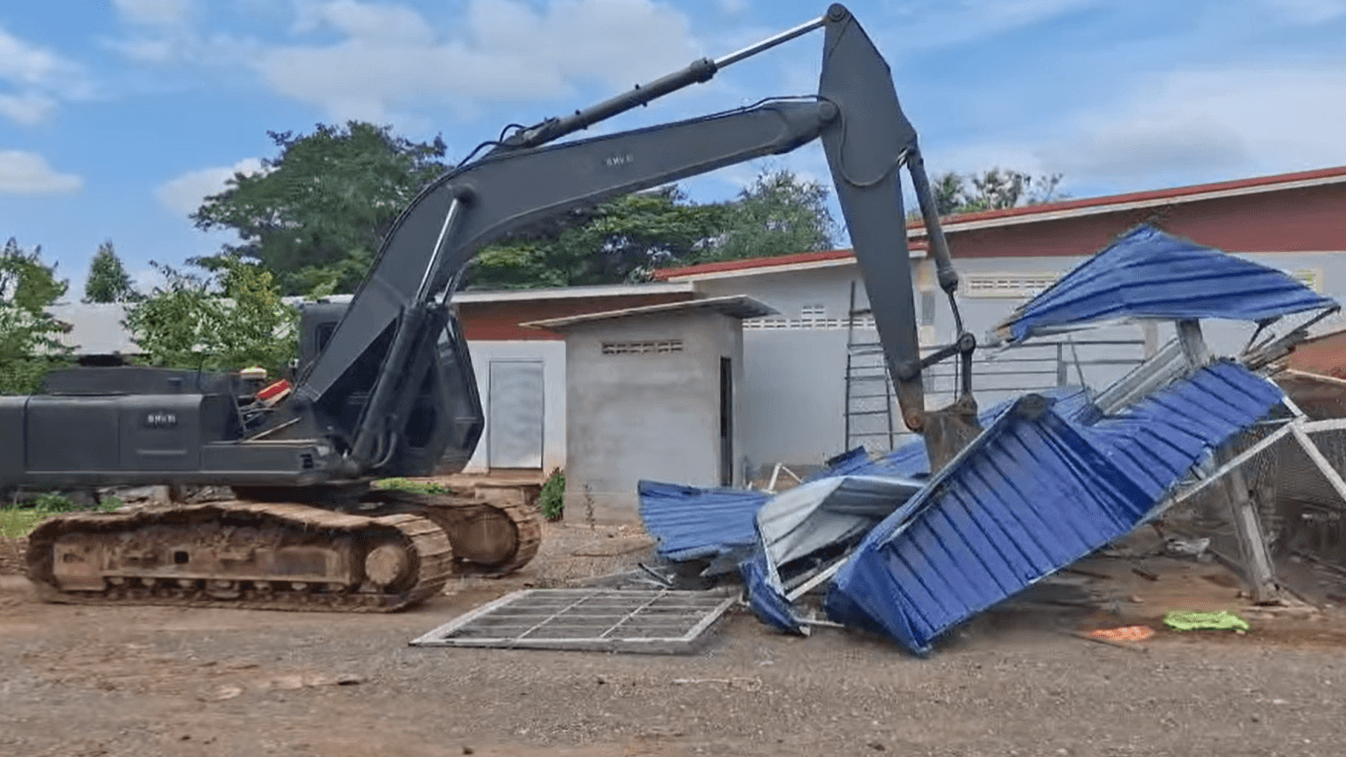 Thai army withdraws excavator from Ban Nong Chan to avoid confrontation