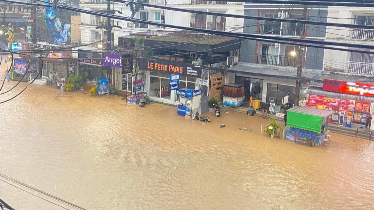 Heavy rain and high tide cause flooding across Phuket