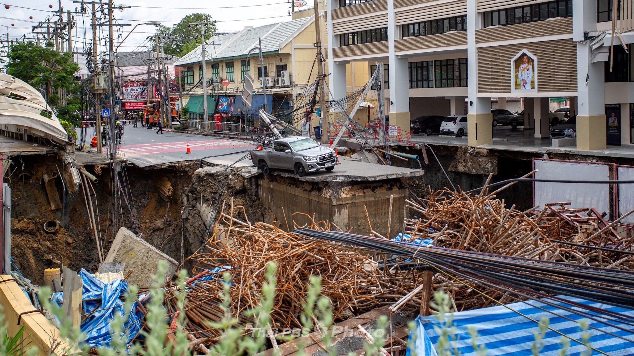 Opinion: Road collapse cries out for end of divide