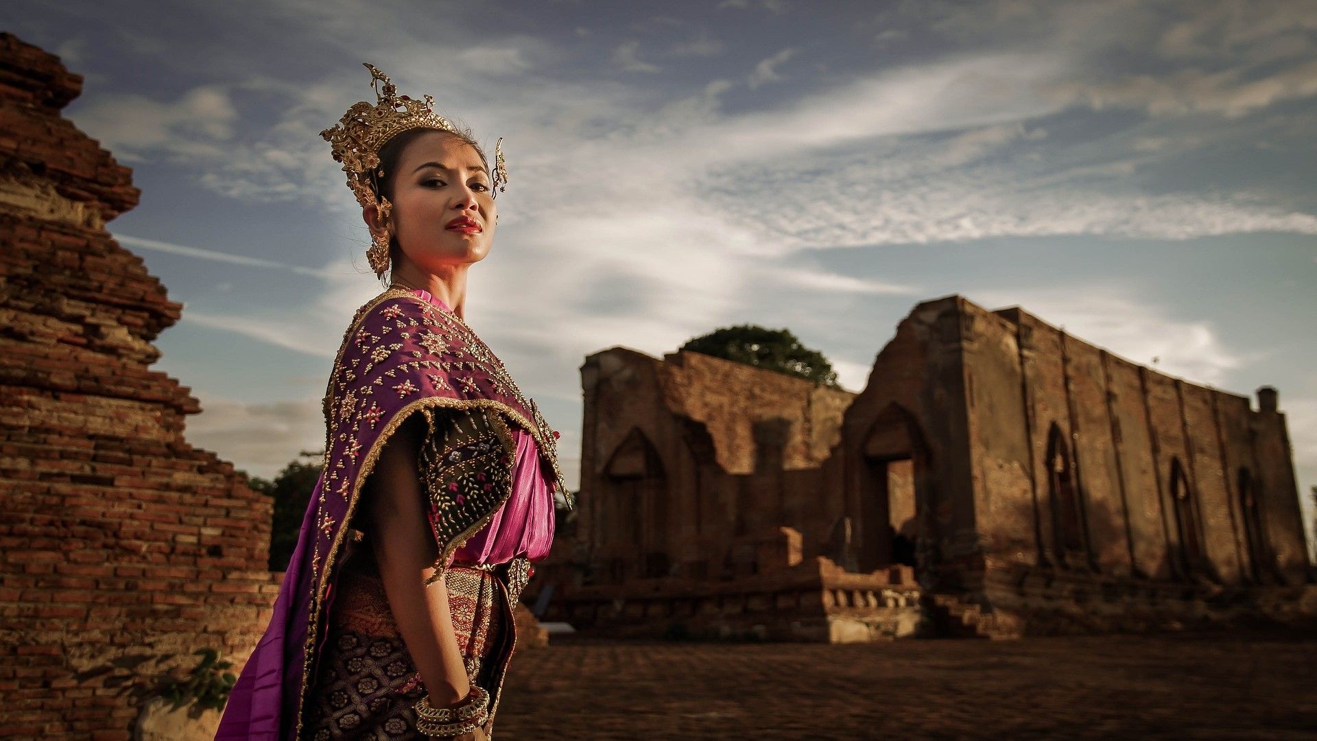 The Way We Wear – the traditional dress of Southeast Asia