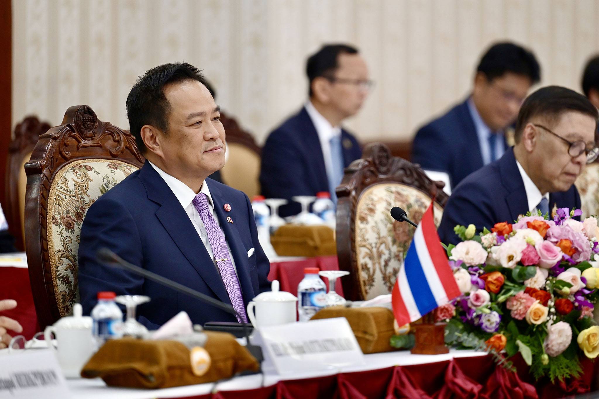 Thai, Lao PMs witness MoU signing to boost bilateral cooperation