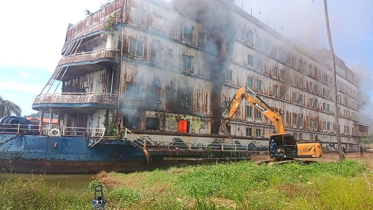 Koh Chang’s haunted 'ghost ship' goes up in flames
