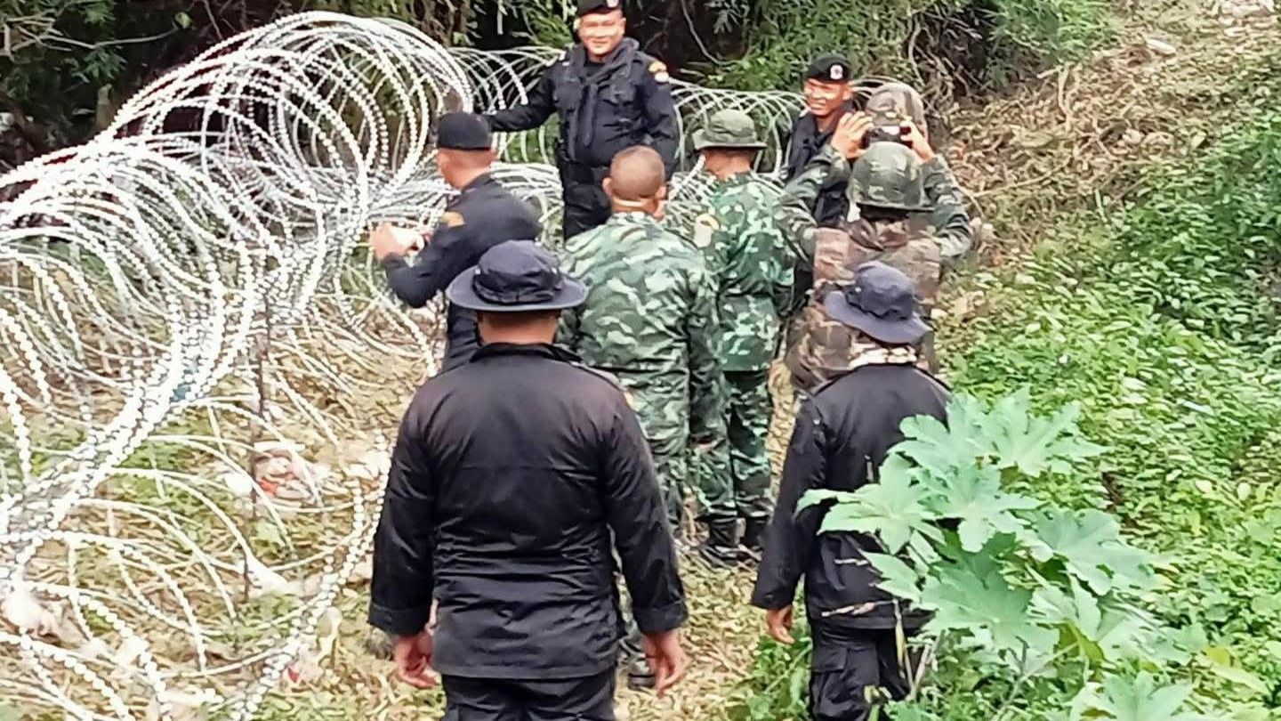 Army defends public appeal for barbed wire donations